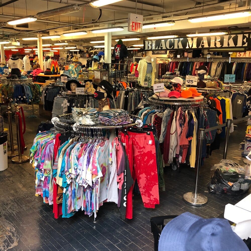 10 Irrefutable Reasons to Buy & Own Vintage Clothing